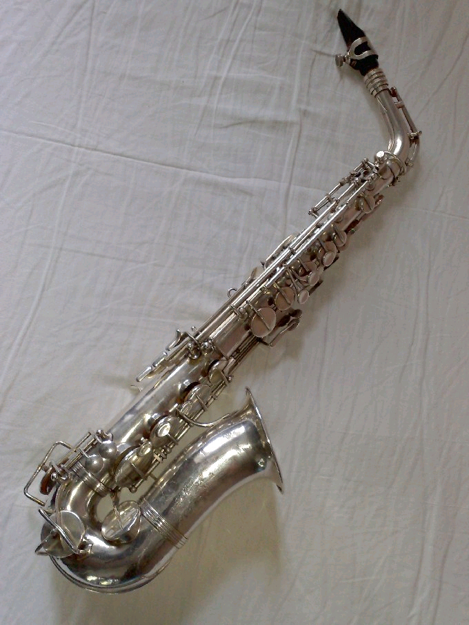 Starožitný alt saxofón